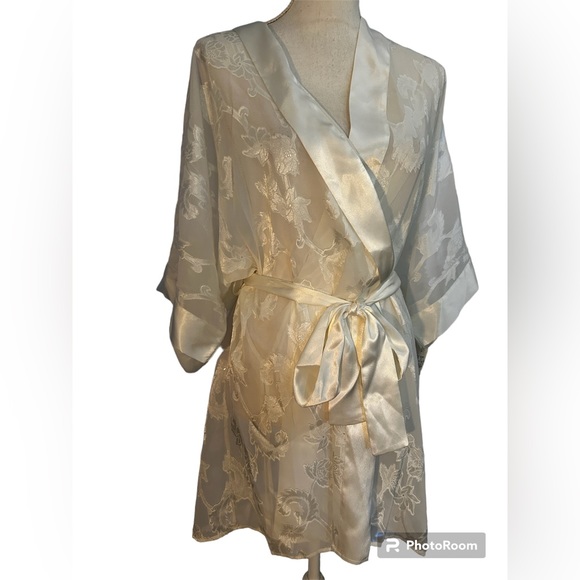 Morgan Taylor | Intimates & Sleepwear | Vintage Morgan Taylor Robe ...